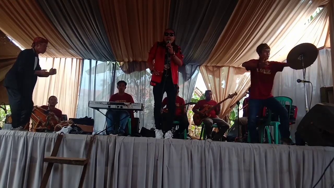 Live Wangsit siliwangi kliningan voc yudi kunti - YouTube