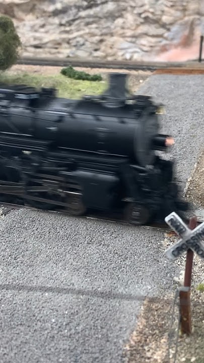 ATSF 3759 entering Clarke Center #funrun #texas #modeltrains #dcc #hobby #hoscale #fun #samra ...