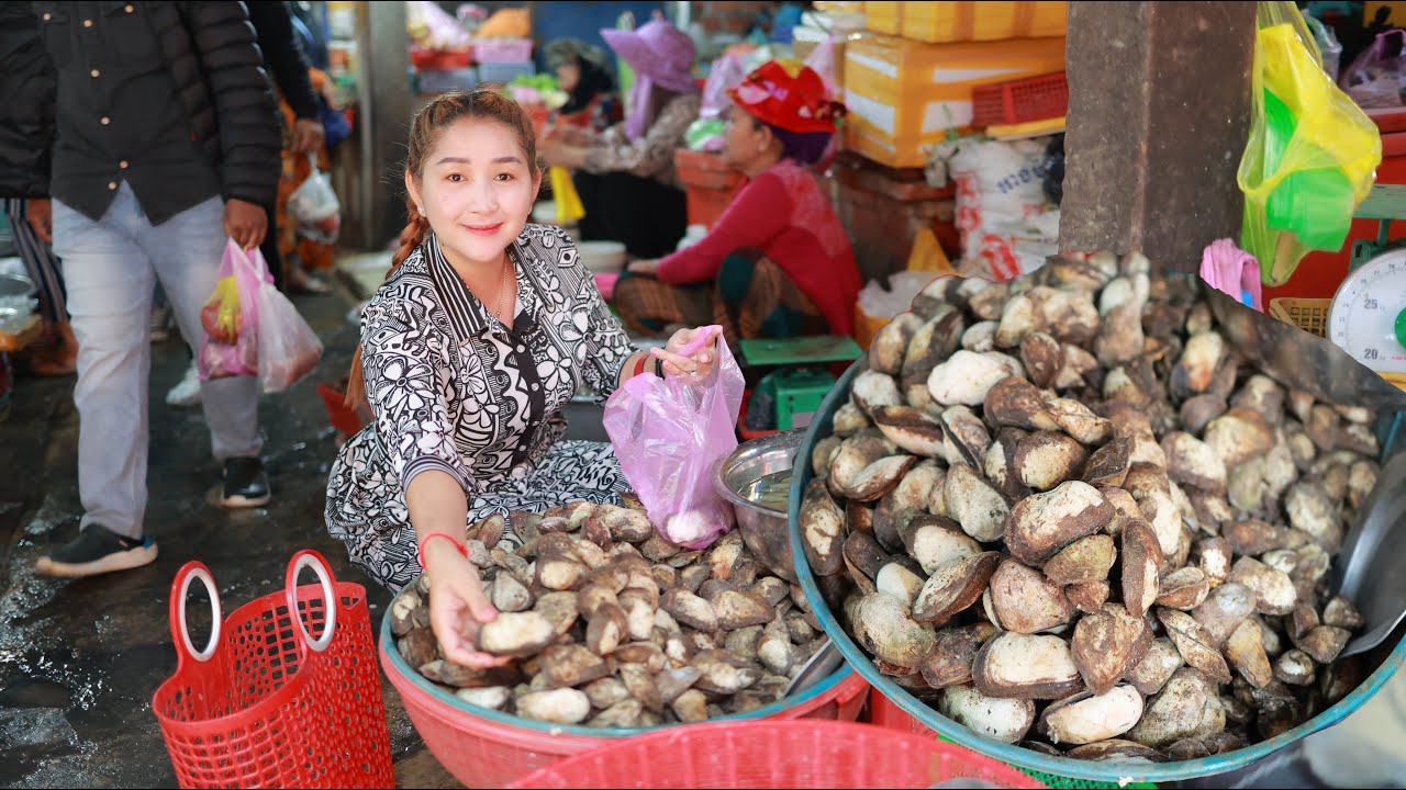 Market show - I buy ocean clam and peanut snail for yellow noodle ...