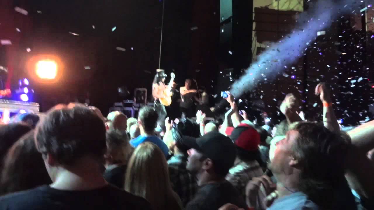 Slash Paradise City July 23, 2012 Thunder Bay Community Auditorium ...