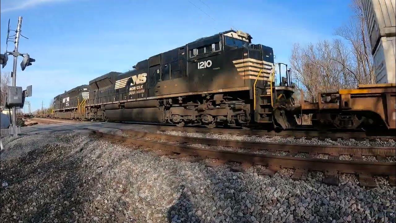 NS 27A Intermodal train going Southbound coming through Shenandoah JCT West Virginia - YouTube