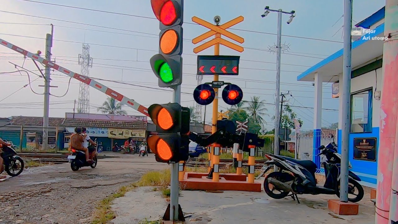 Indonesia Level Crossing Compilation | Fantastis Palang Pintu Dishub ...