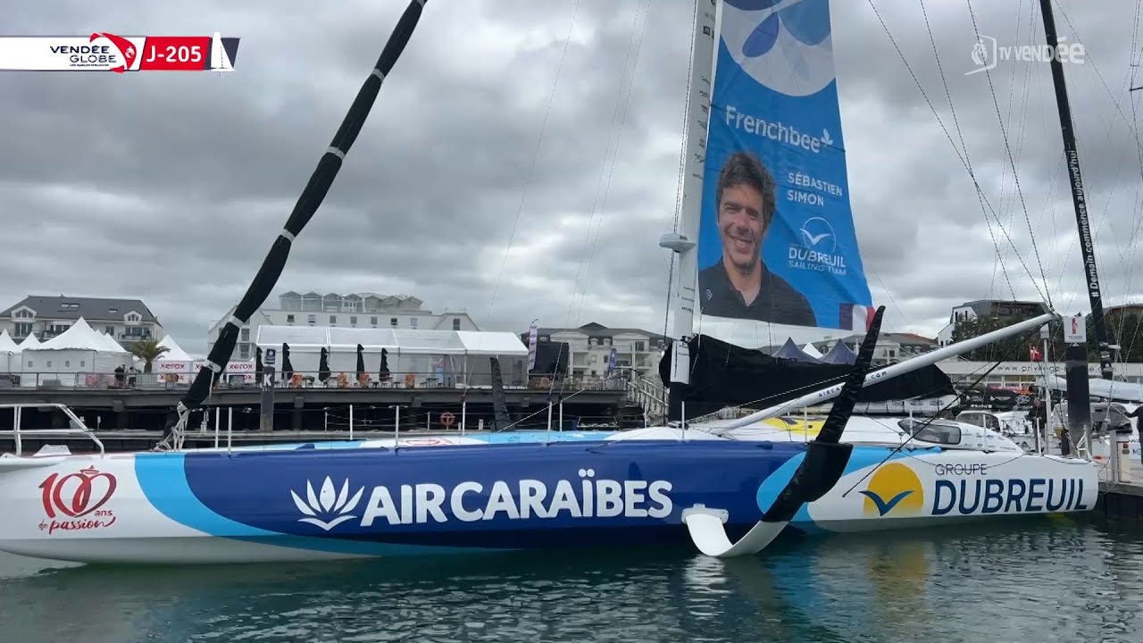 Voile : Sebastien Simon dévoile son bateau pour le Vendée Globe - YouTube