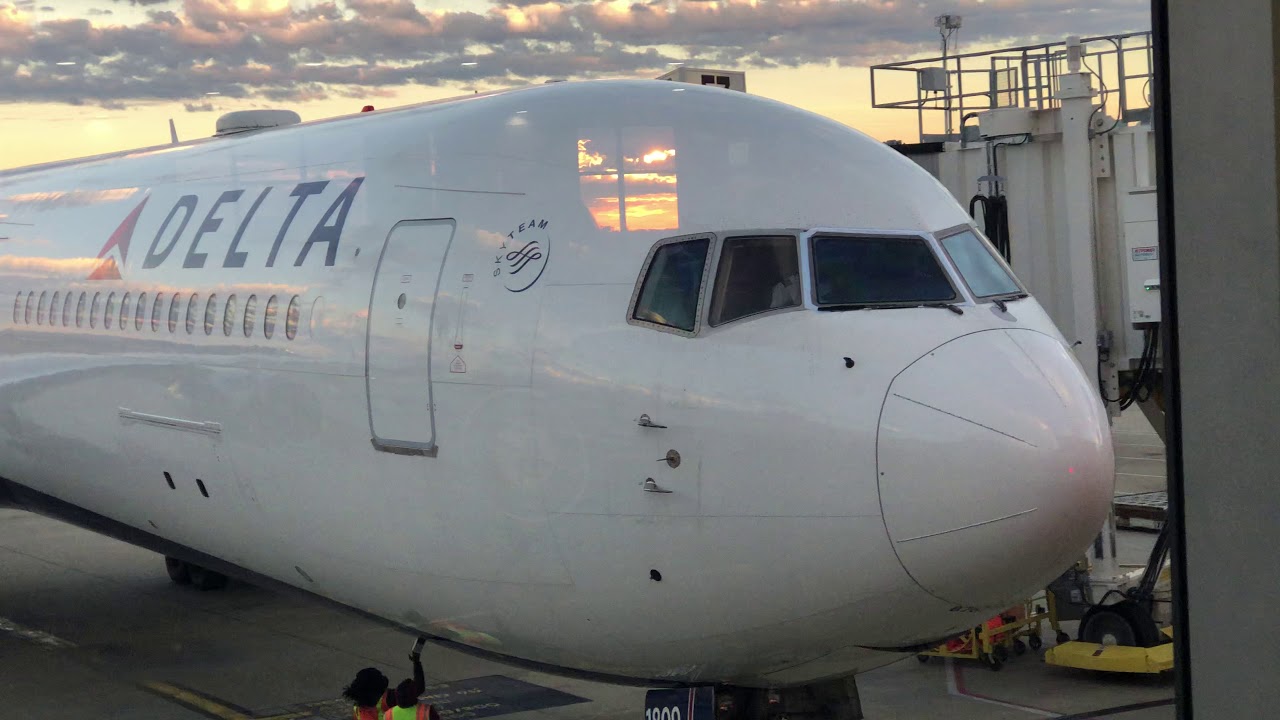 4K - BOEING 767-400 (DELTA) ARRIVING AT GATE (2021) - ATLANTA AIRPORT ...