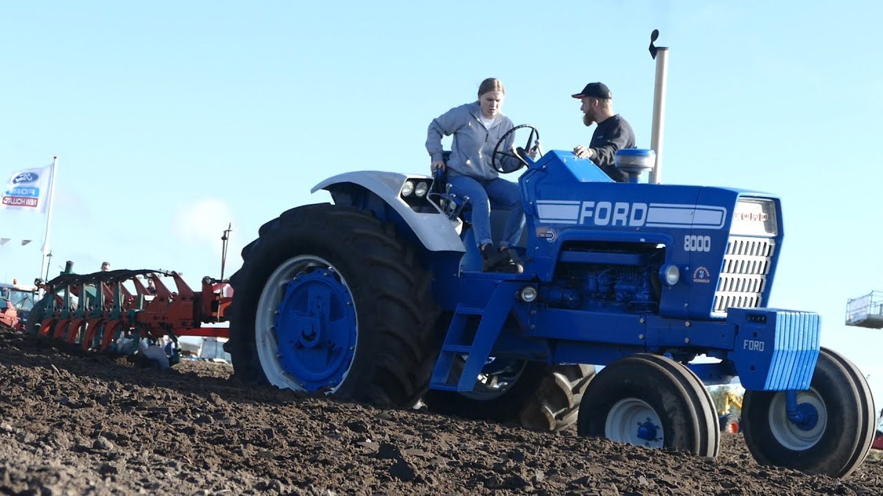 Ford 8000 Ploughing w/ 5-Furrow Kverneland BB85 Plough at Ford Event ...