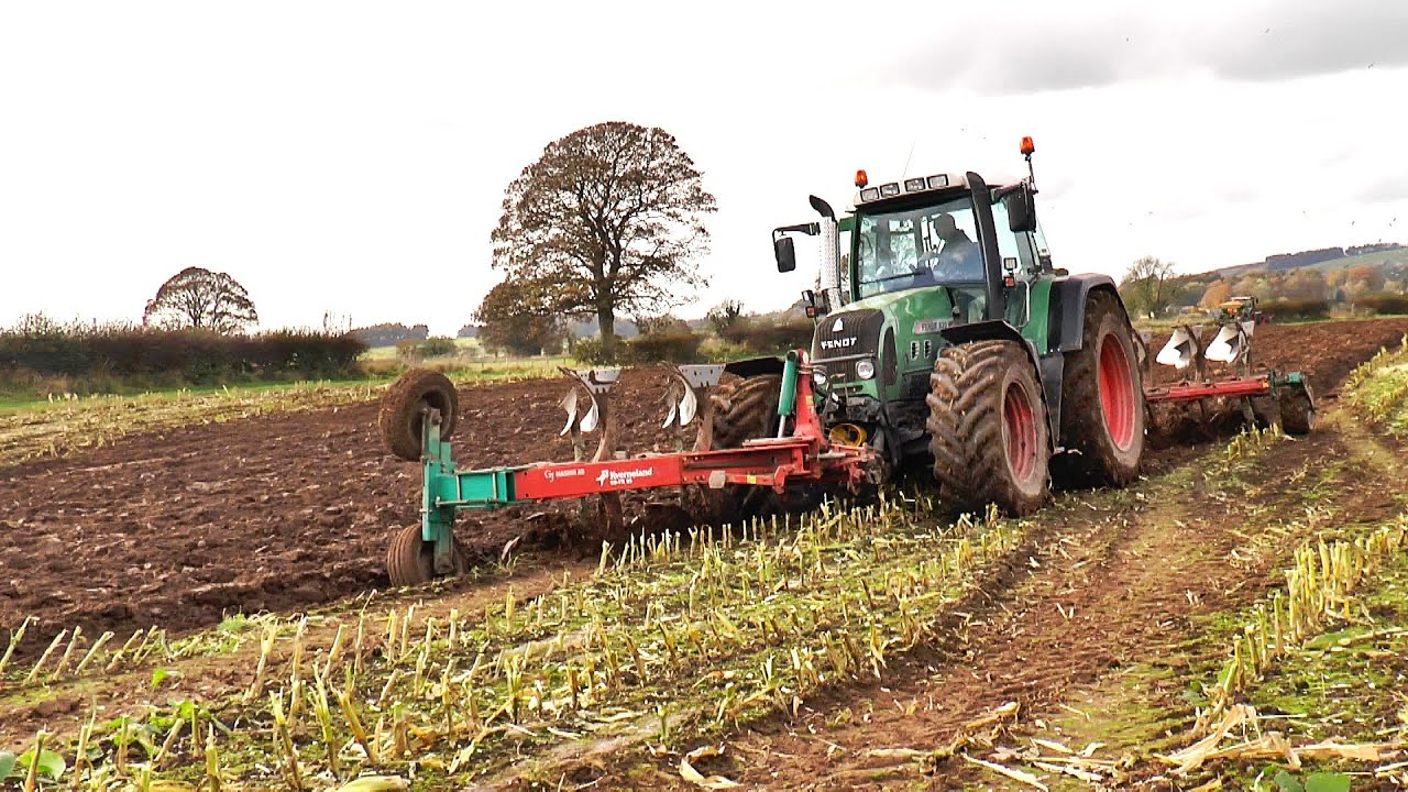 Ploughing with Fendt 820, front and rear KVERNELAND PLOUGHS, Fendt 724 ...