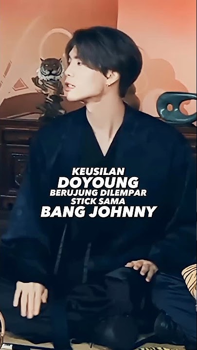 Eh kok ngamok⁉️😆 Bang John ish kesian Doy~ bersyandea ygy🤭💚 #johnny #doyoung #funnymoments # ...