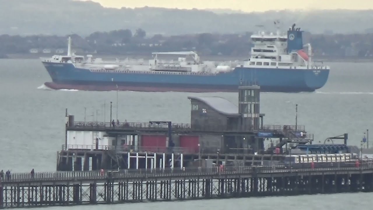 SHIP SPOTTING ON THE RIVER THAMES AT SOUTHEND ON SEA - YouTube