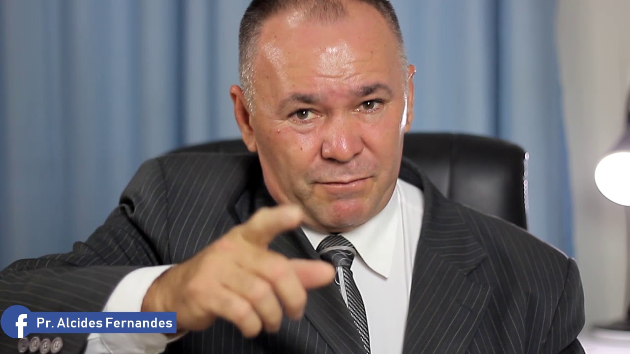 Você não pode desistir - Pr. Alcides Fernandes - YouTube