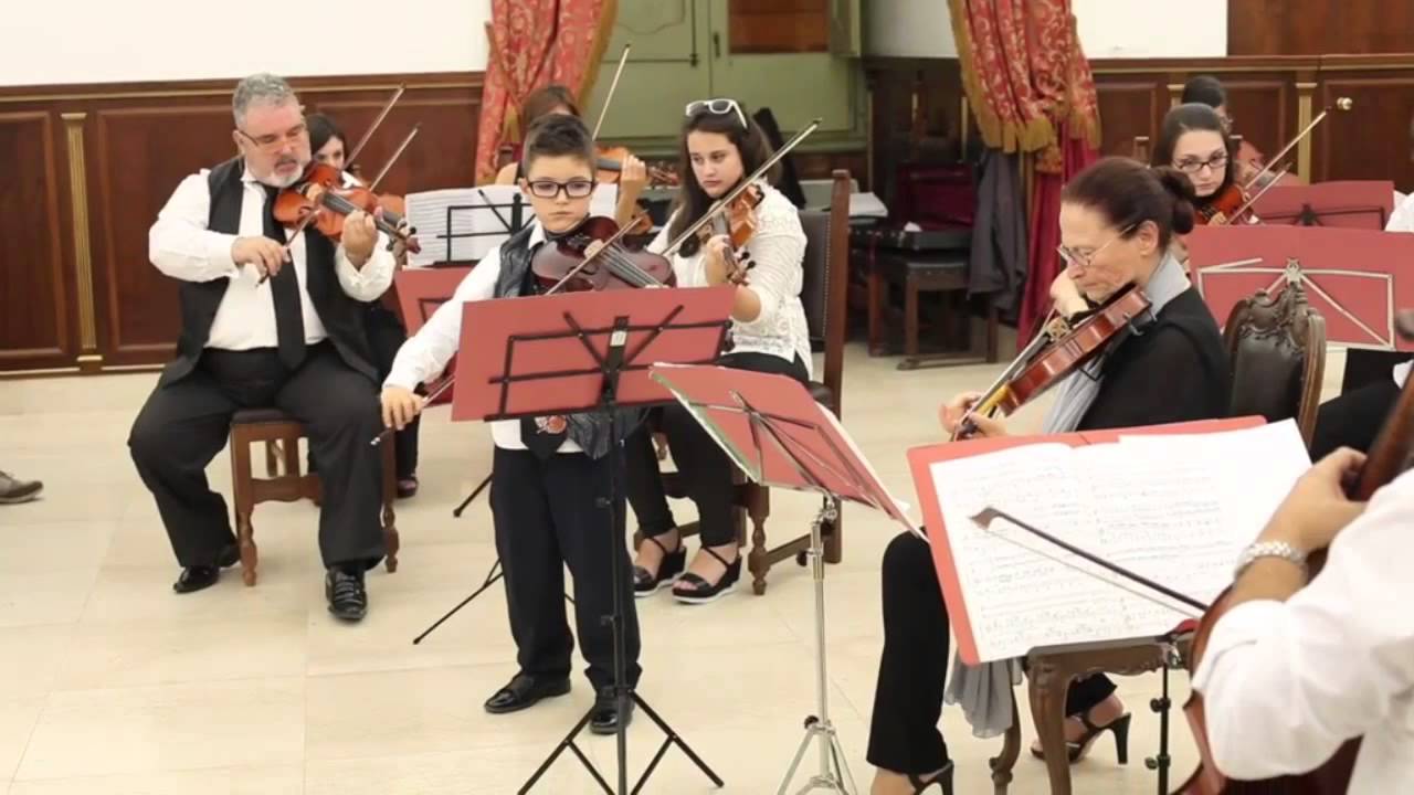 Cerisha Alexander Leon (8 anni) con Didì Tatari plays A. Vivaldi - YouTube