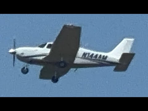Piper PA-28-181 (N144AM) Touch and Go at Brookhaven Calabro Airport ...