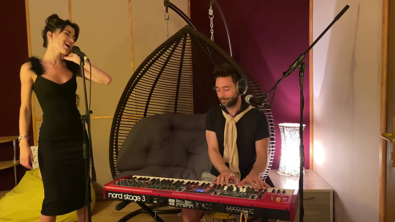 TANYA LI feat. MCHLSS - Не догорела (piano LIVE version) - YouTube