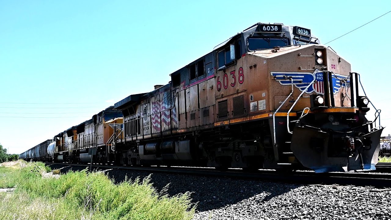 Union Pacific's Trains - over 100 locomotives Vol. 2 - ~16 minute - see ...