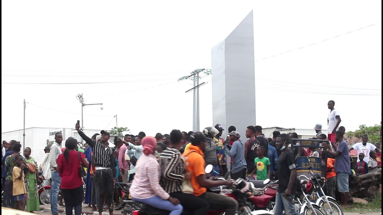 KINSHASA:UN MYSTÉRIEUX MONOLITHE APPARAÎT DANS LA COMMUNE DE ...