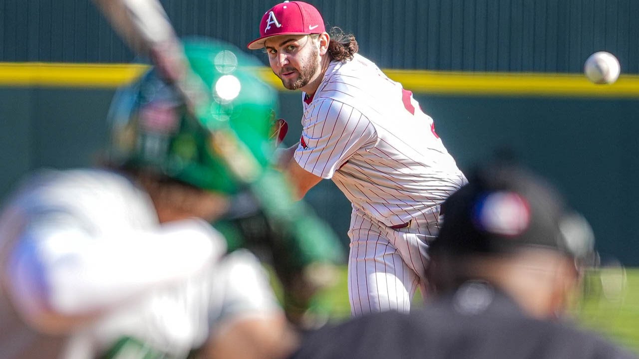 Razorbacks' Kendal Diggs with another big hit, pitcher Zach Root on big ...