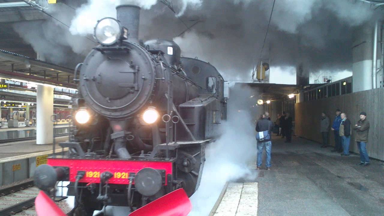 S1 1921 ånglok Stockholm C 2014-12-06 kl 11.08 - YouTube