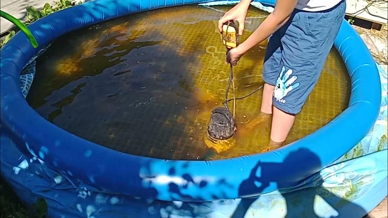 Очистка бассейна самодельным устройством - YouTube