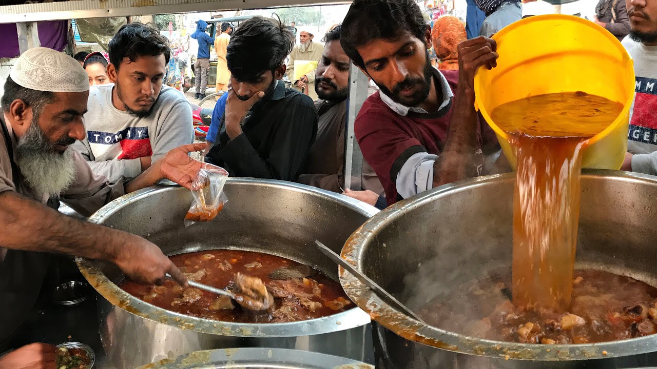 Karachi Famous Nomi Paya & Channa Cholay | Bong Paye Maghaz Siri Paye ...