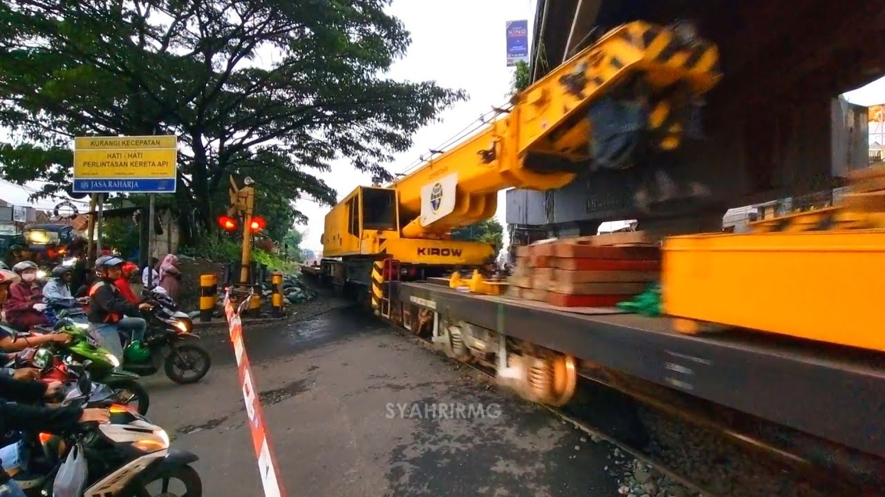 Kereta Api Crane Kirow - YouTube