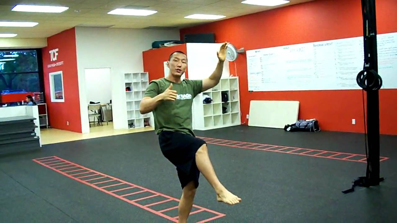 Team CrossFit - Butterfly kipping pull up tutorial part 1 - YouTube