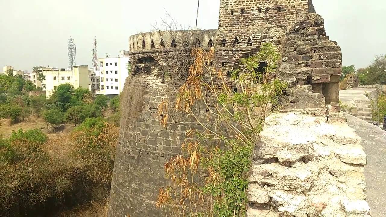 Chakan Fort (Pune) - YouTube