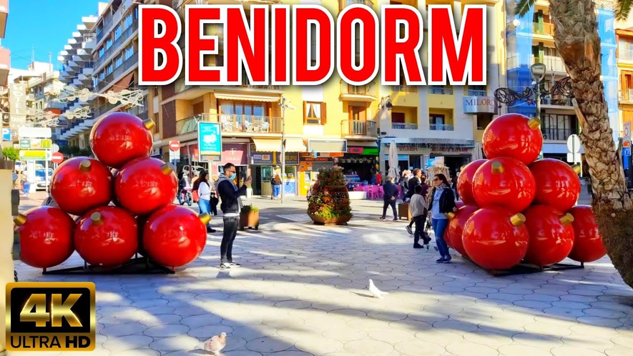 BENIDORM 🇪🇸 OLD TOWN CHRISTMAS 🎅 DECEMBER 2021 COSTA BLANCA SPAIN ...
