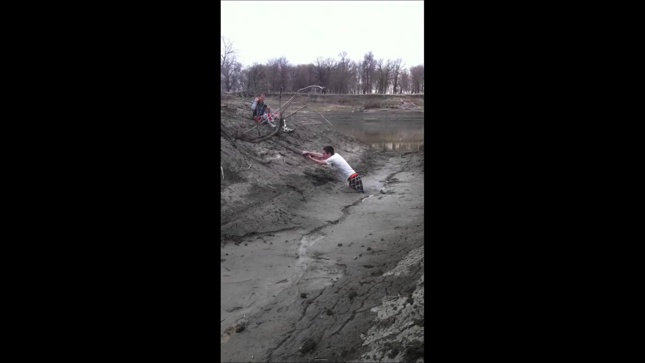 Jumping in mud - YouTube