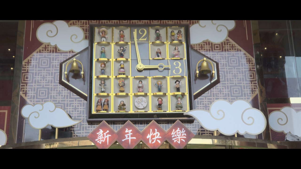 廣三SOGO小小世界鐘 It's a small world clock in Taichung SOGO - YouTube