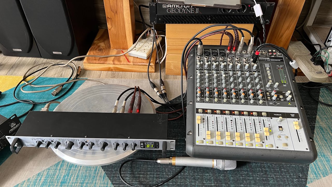 Mixer mackie onyx 1220 ghép effect rời Tc electronic M350 - YouTube