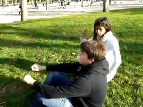 Extrait d'une séance d'hypnose de rue [Montagne russe] - YouTube