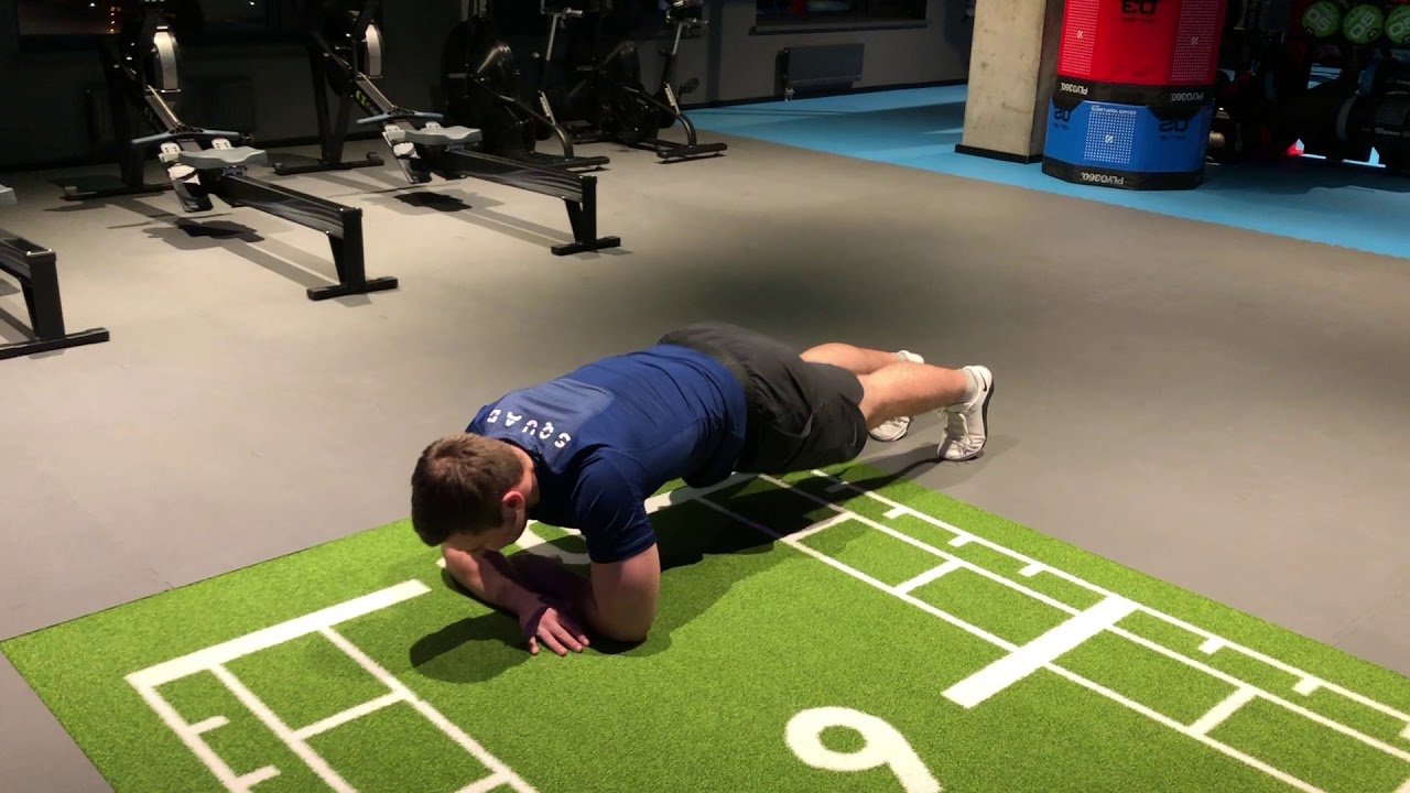 Cross triceps extensions - YouTube