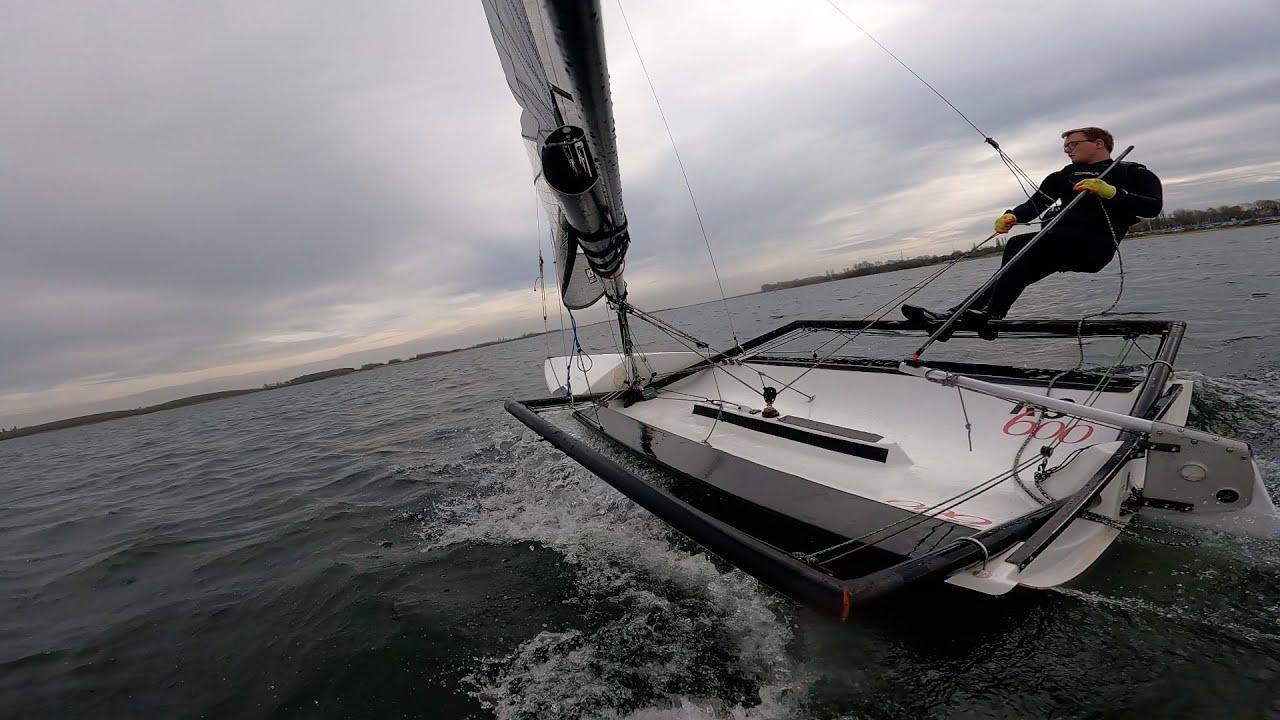 Practicing Flat Trapezing on Reaches in the RS600 - YouTube