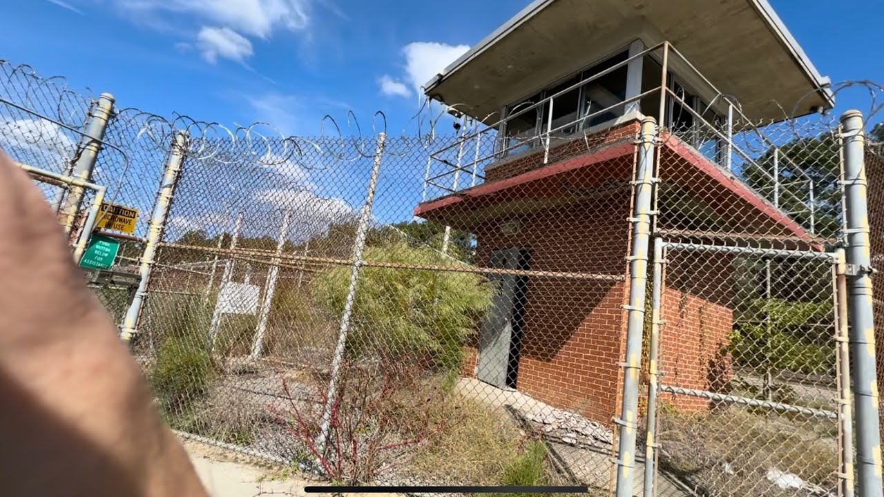 Dead Prison - YouTube