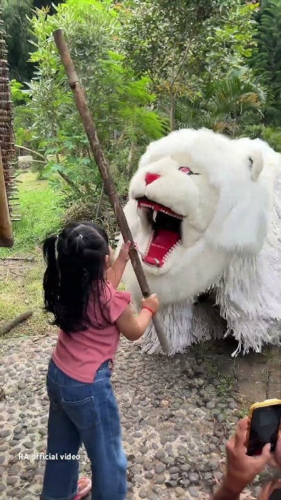 Gadis cantik pukul can macanan - YouTube