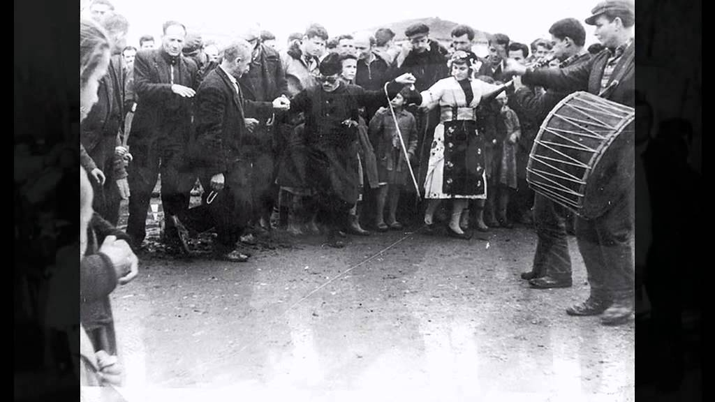 ΣΑΡΑΝΤΑ ΧΡΟΝΙΑ ΔΟΥΛΕΨΑ (Μακροχώρι Ημαθίας) - Μακεδονικά τραγούδια - YouTube