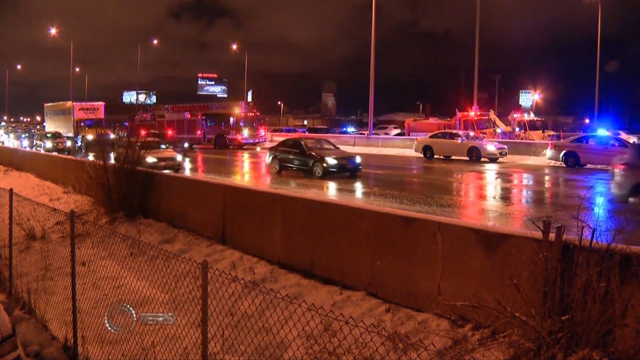 Bad weather causes 30 car pileup in Chicago - YouTube