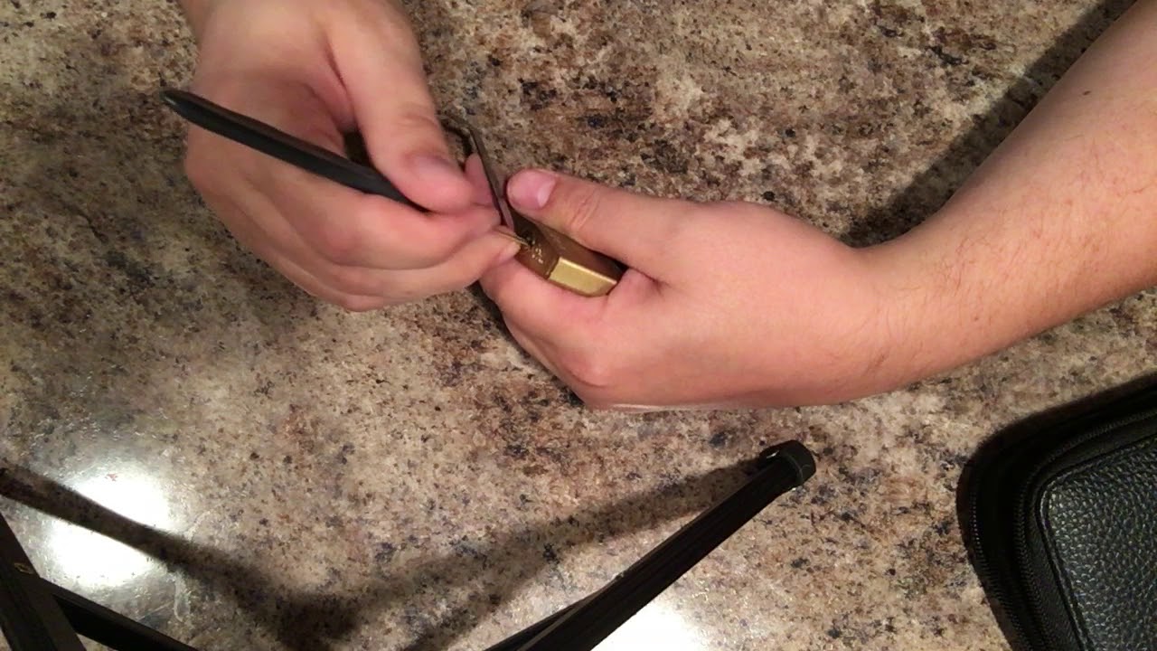 Master Lock 150 picked open by a noob - YouTube