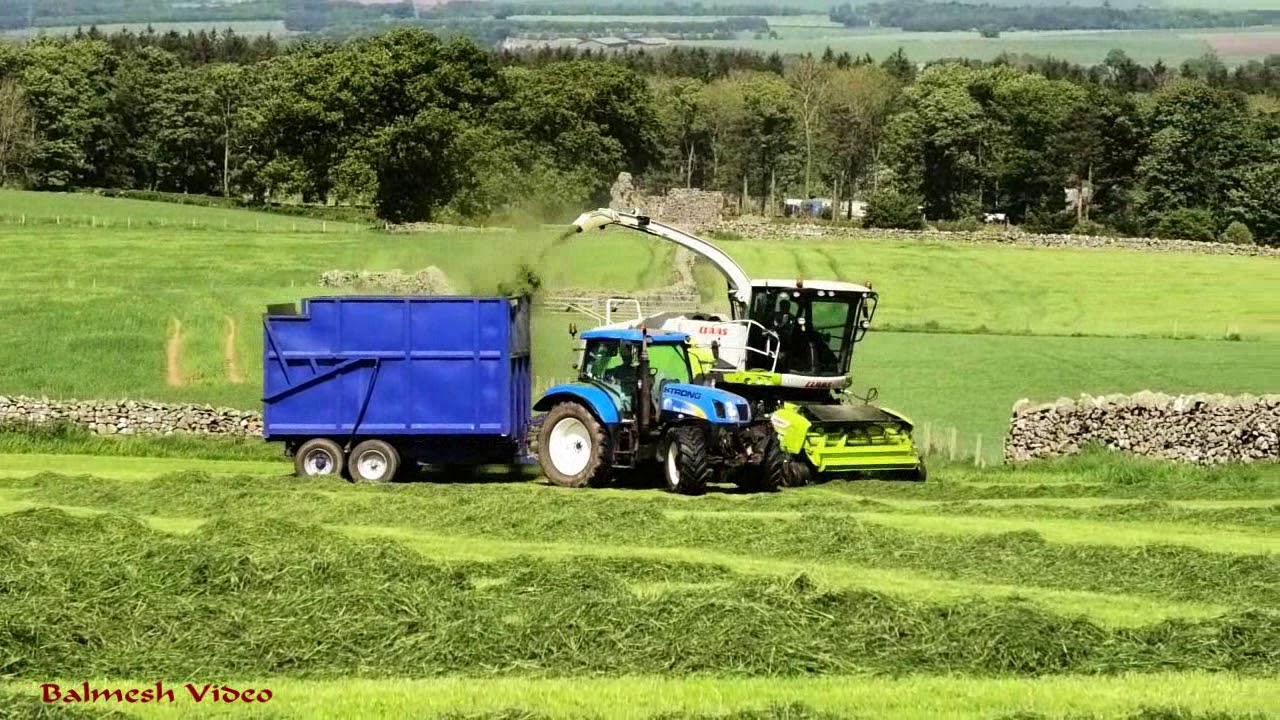 Raking and Lifting for Silage with Claas - Some Muck going on as well ...