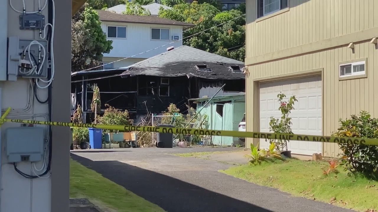Onlookers describe house fire that killed two in Honolulu - YouTube