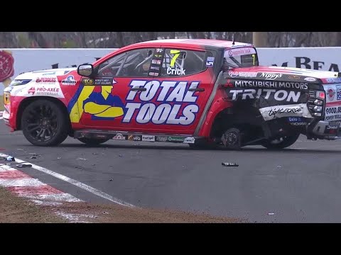 Gold Coast 500 Super utes !CRASH! Must Watch!! - YouTube