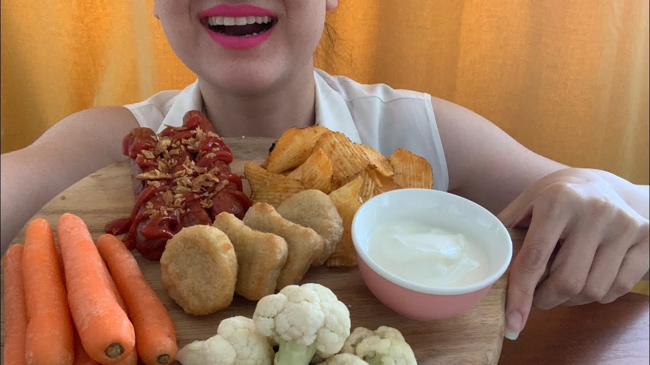 Asmr eating vegetables, sausage and nuggets - YouTube