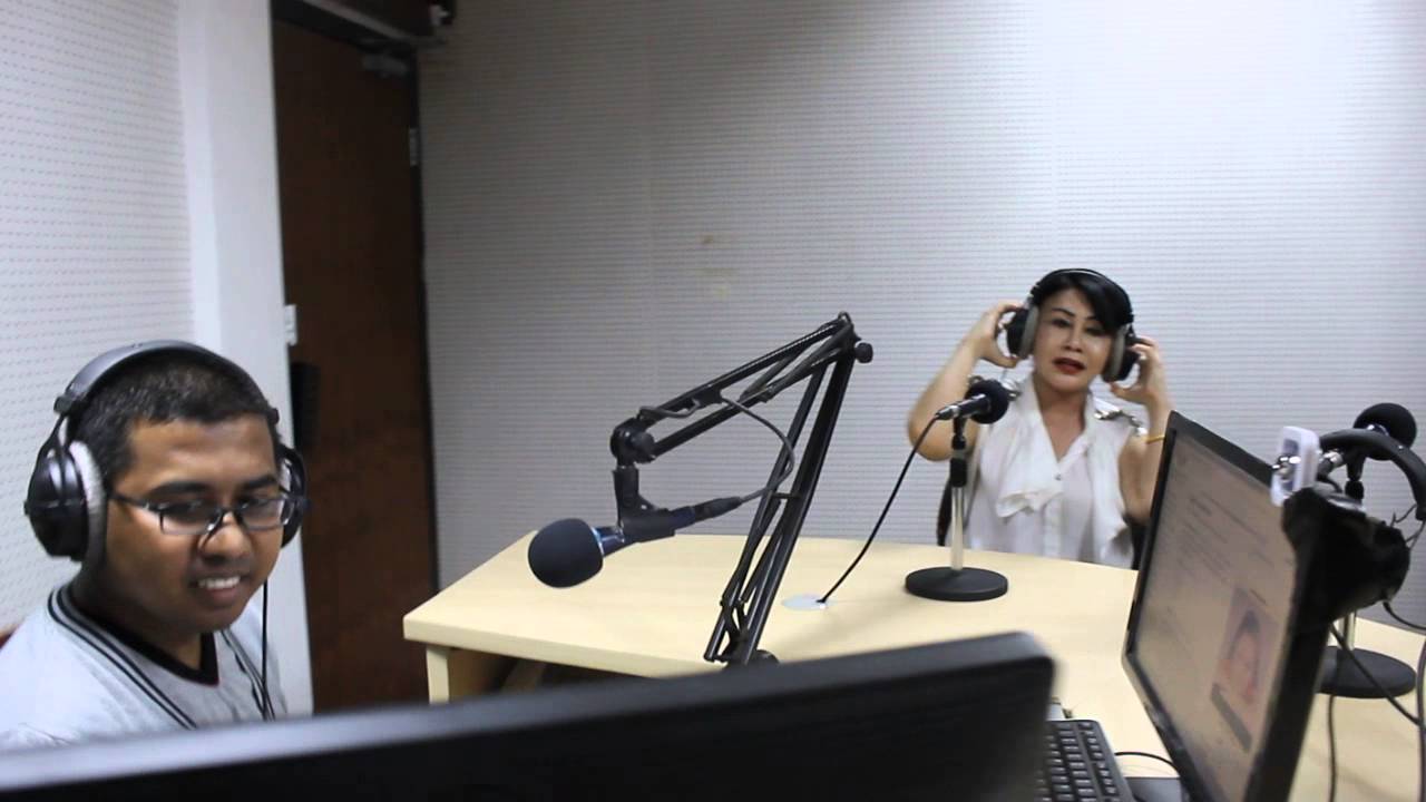 DIAH ISKANDAR LIVE PERFORMANCE @ RRI WORLD SERVICE VOI - YouTube