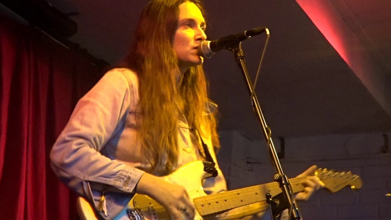 "Almost Free", Molly Sarlé - Cork, Septembre 2019 - YouTube