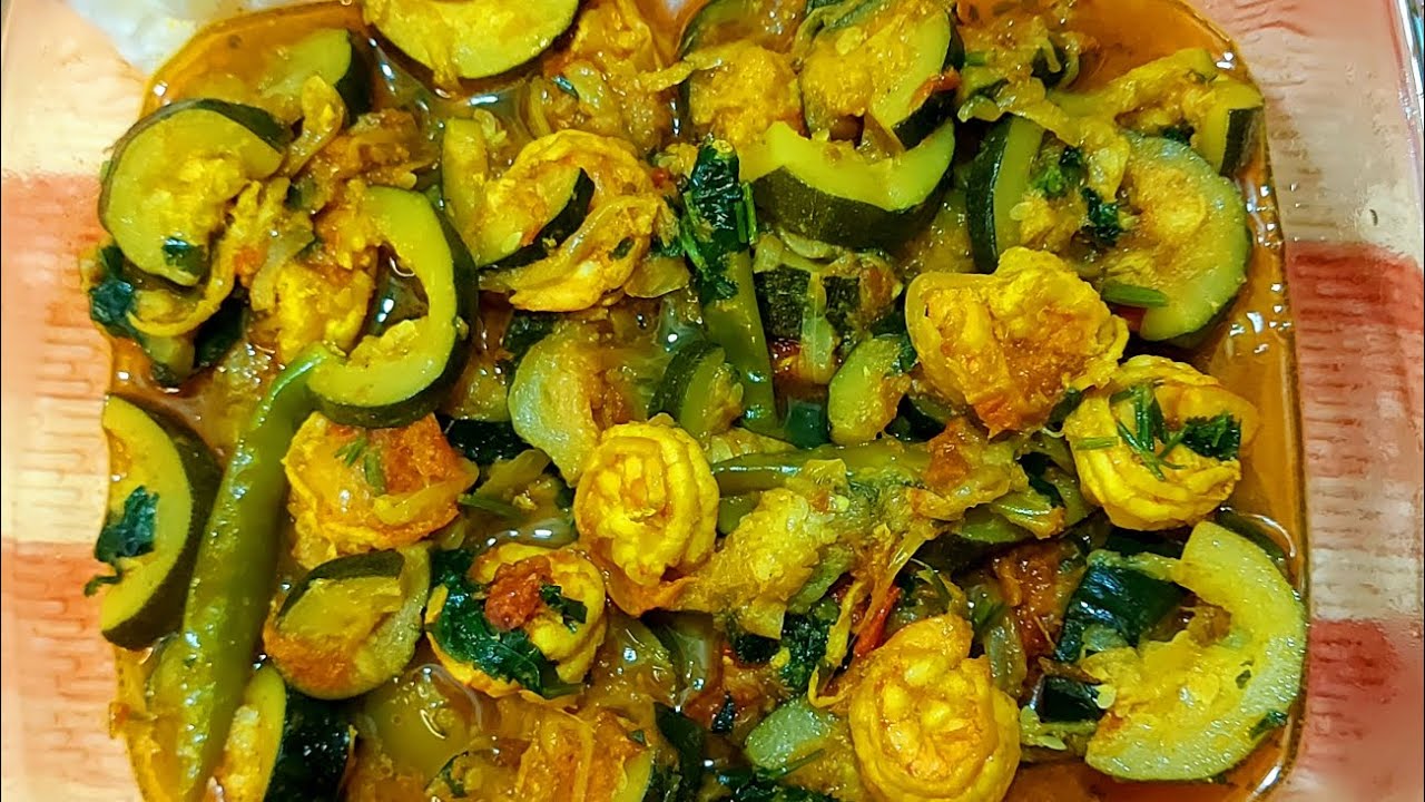 জুকিনি দিয়ে চিংড়ি মাছ | Squash Curry with shrimp |Bangla Recipe ...