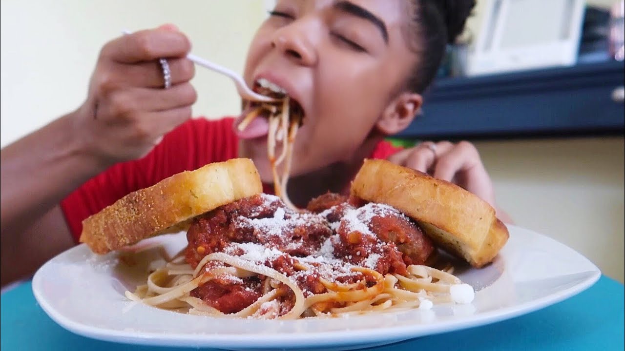 SPAGHETTI & MEATBALLS MUKBANG! | COLLAB WITH MUKBANG MOJO - YouTube