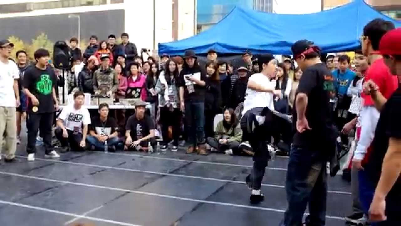 Street Dance Battle In Seoul - YouTube