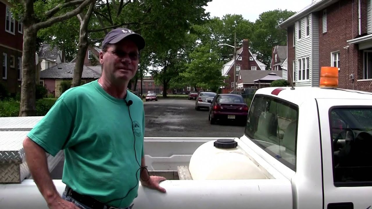 A New Green Media Exclusive: Man vs. Mosquito in Mercer County - YouTube