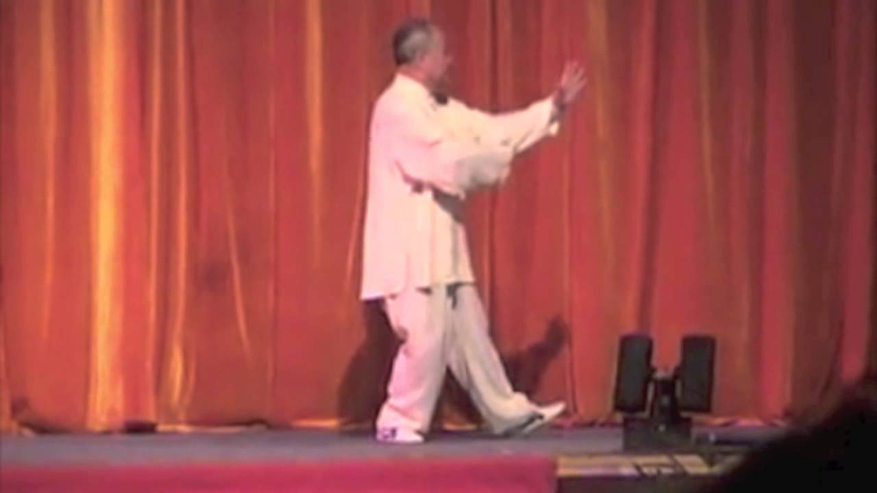 Yang Zhen Duo Playing Tai Chi - YouTube