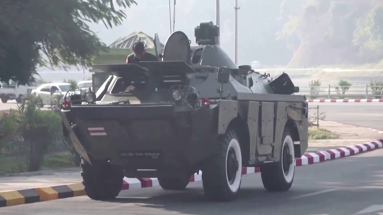 Tanks and barricades roll out in Myanmar capital after coup - YouTube