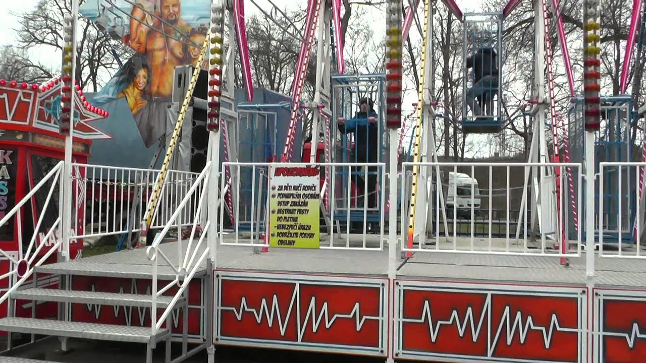 Matějská pouť 2016 (Zahájení) - ATRAKCE LOOPING STAR / ATTRACTION ...